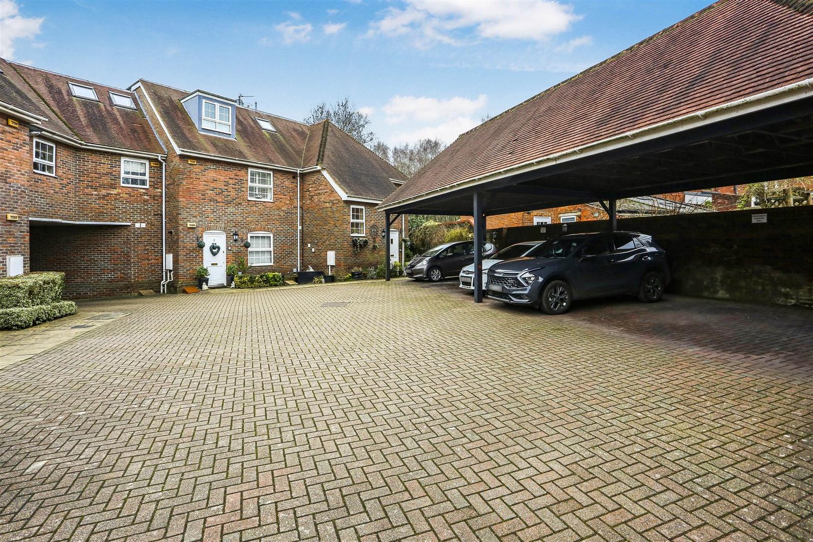 Reigate Road, Burgh Heath, Tadworth - Centro | Letting Agents